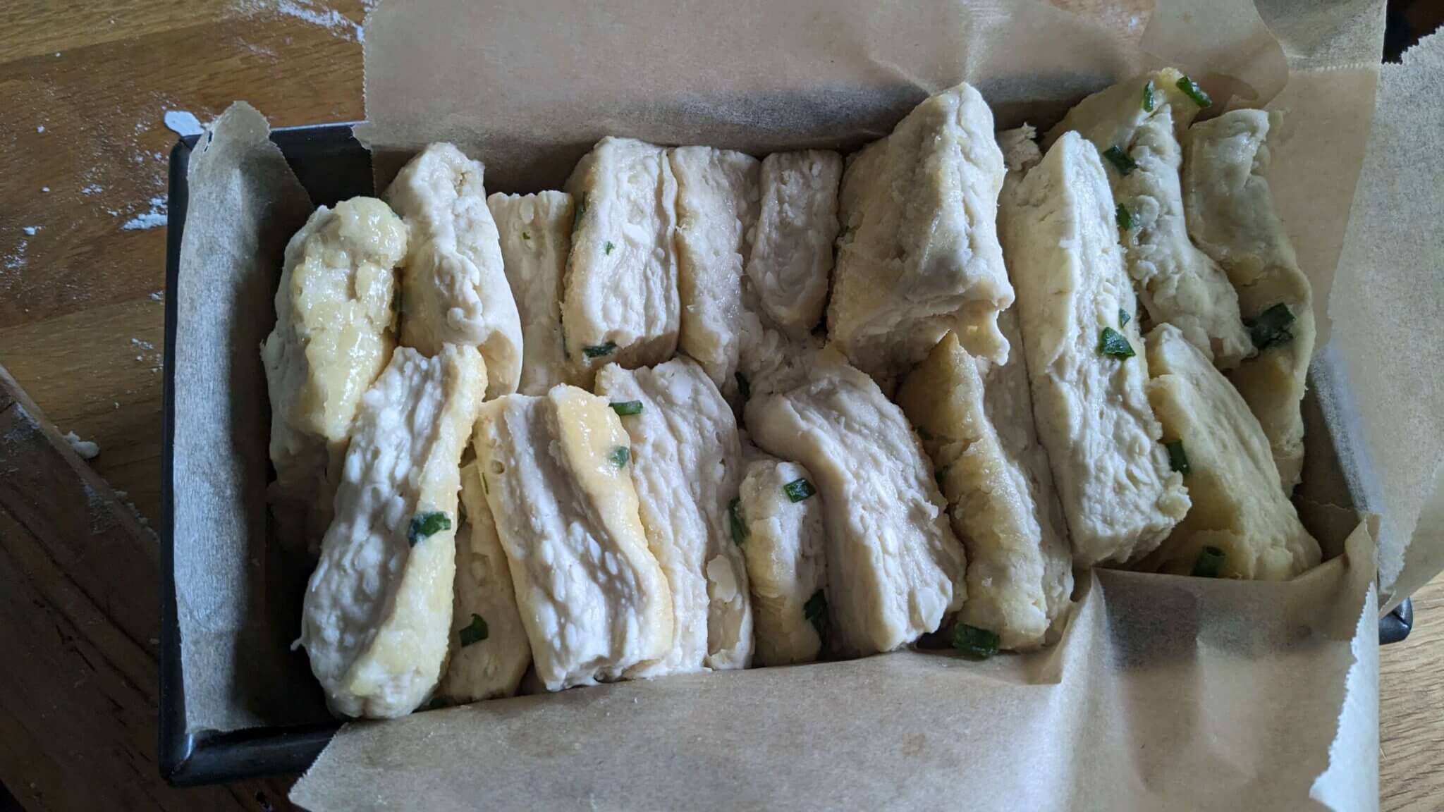 Garlic and Chive Sourdough Biscuit Bread - The Homesmiths