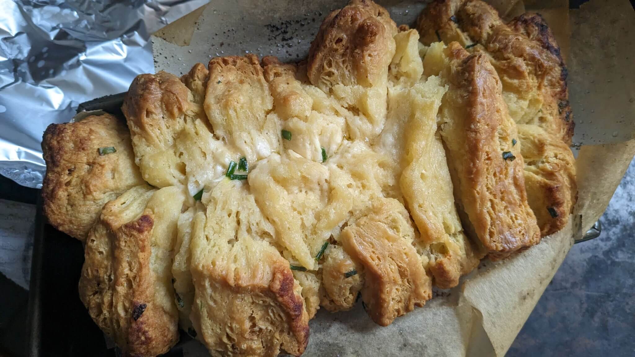 Garlic and Chive Sourdough Biscuit Bread - The Homesmiths